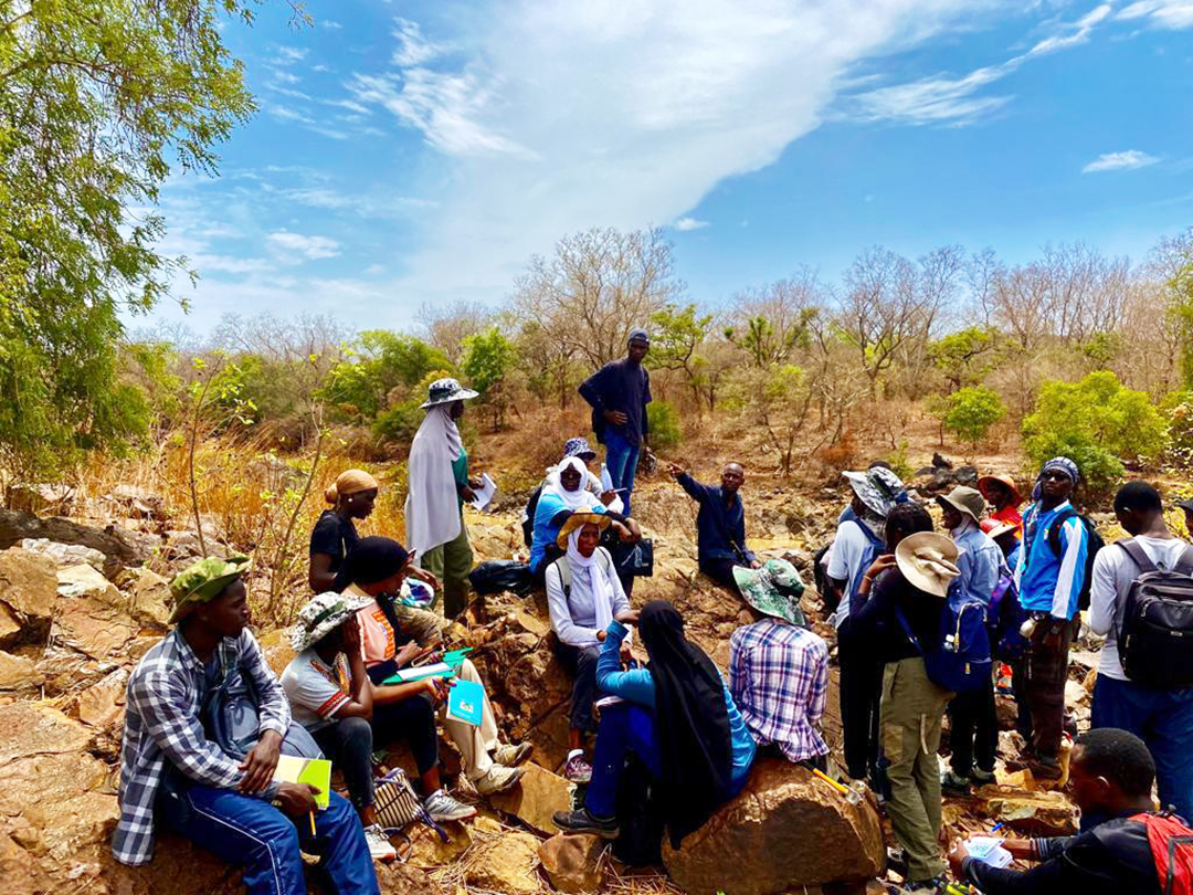 Stage rural à Kédougou : LES ETUDIANTS EN MINES ET GEOLOGIE DE L’UAM ...